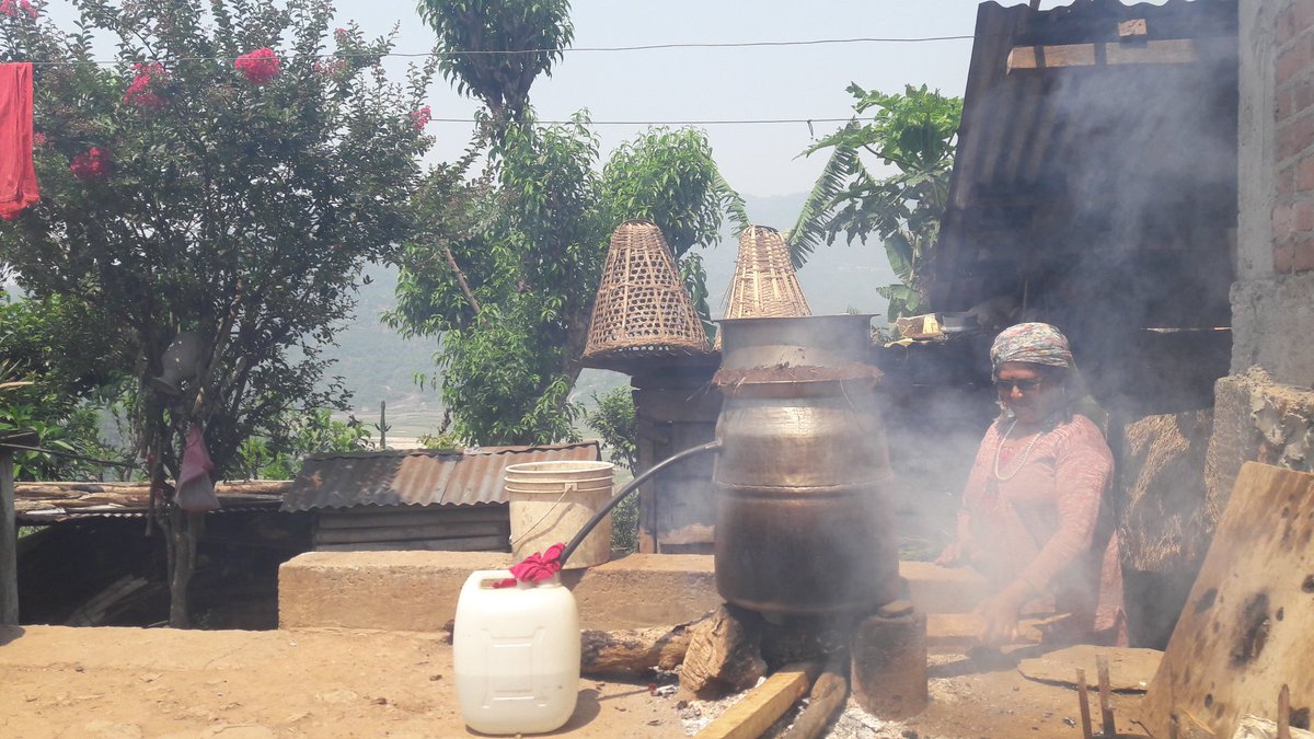 तीनपाने रक्सी प्रयोग गरेर ललितपुरमा ‘स्यानेटाइजर’ तालीम