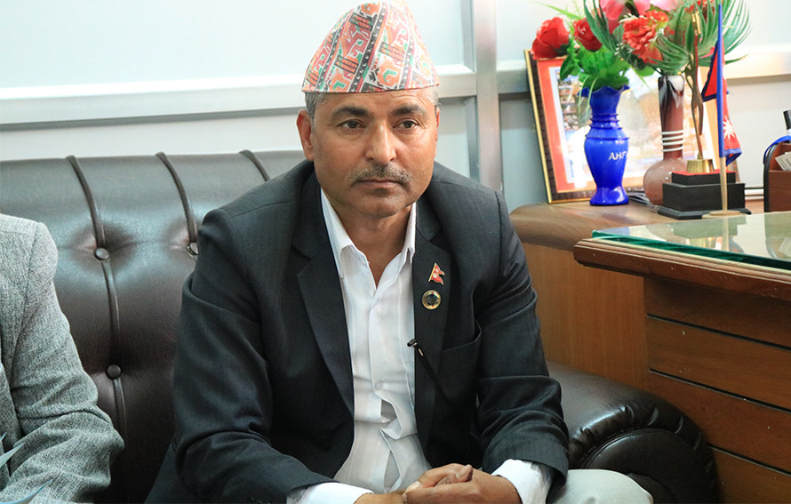 भरतपुरको मेयरमा रेनुसंग भिड्न सांसद सुवेदीले दिए पदबाट राजीनामा